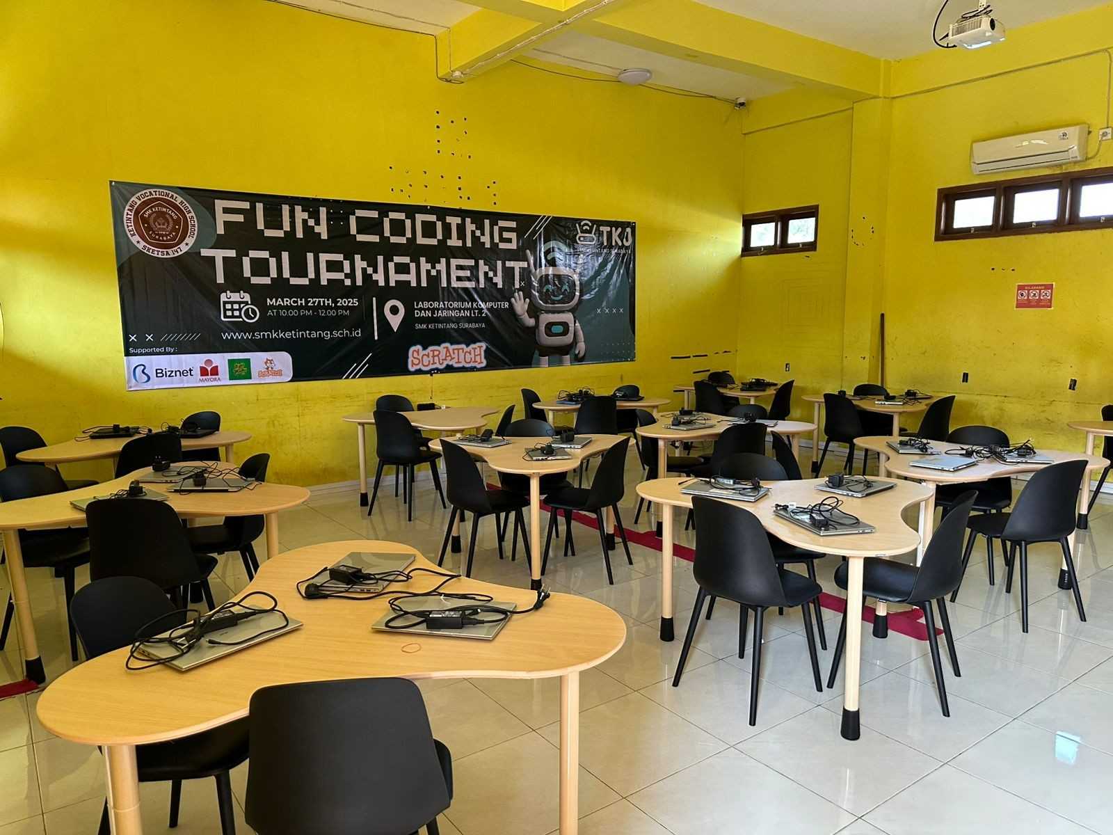 Laboratorium TKJ - SMK KETINTANG SURABAYA